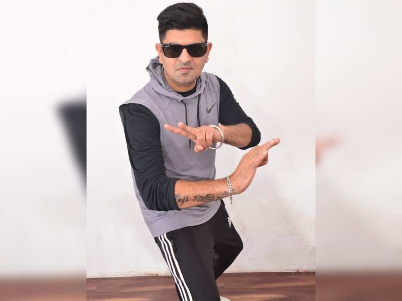 From songs and live shows, Teji Sandhu moves on to talk shows | Punjabi ...