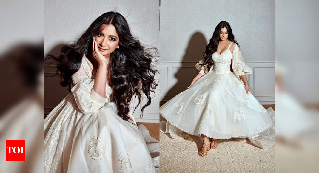 Rhea Kapoor's unique reception outfit can inspire millennial brides who ...
