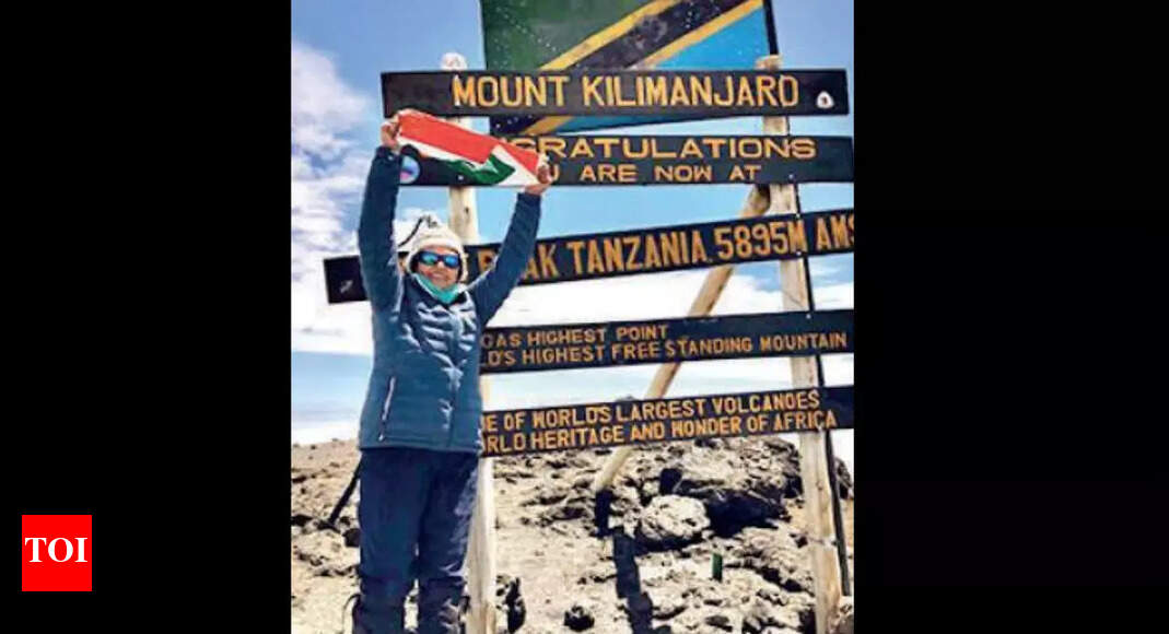 52-year-old Jyoti Ratre from Bhopal scales Mt Kilimanjaro | Bhopal News ...