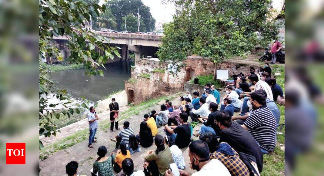 Young bridge Vishwamitri with people | Vadodara News - Times of India