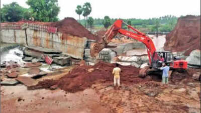 Officials fast-track work to restore Bhavani canal bund | Erode News ...