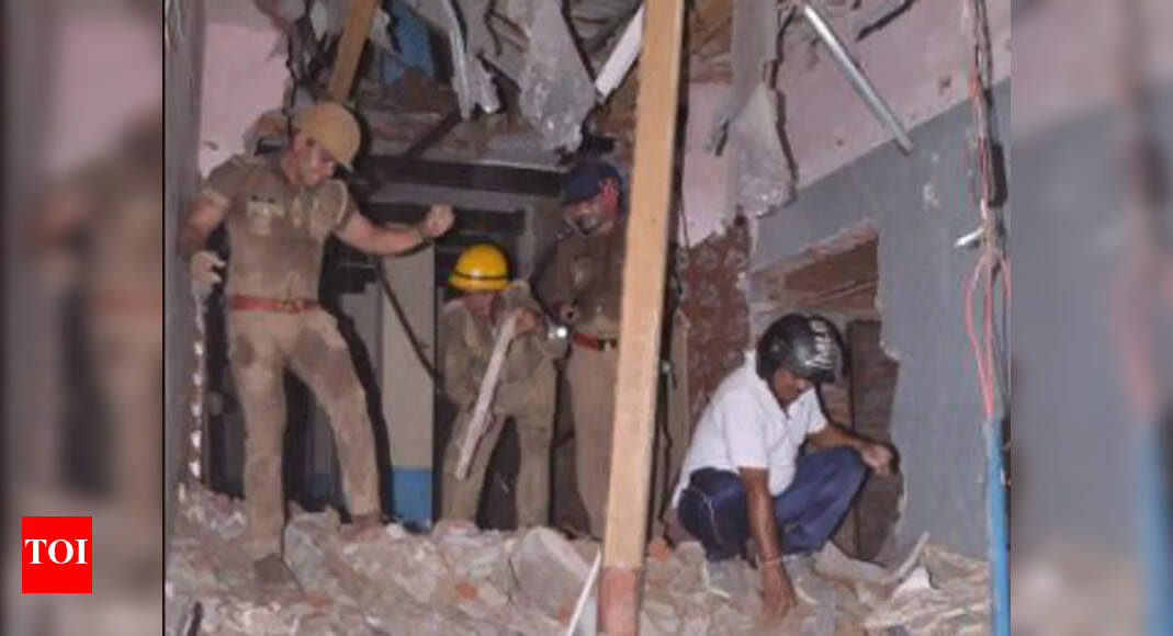 Uttar Pradesh: 2 killed, 15 injured in terrace collapse in Agra | Agra ...