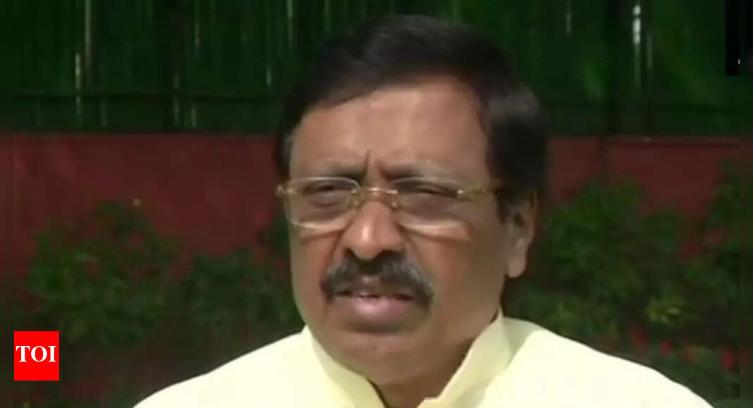 Vinayak Raut: Soda bottles hurled at Shiv Sena MP Vinayak Raut's ...