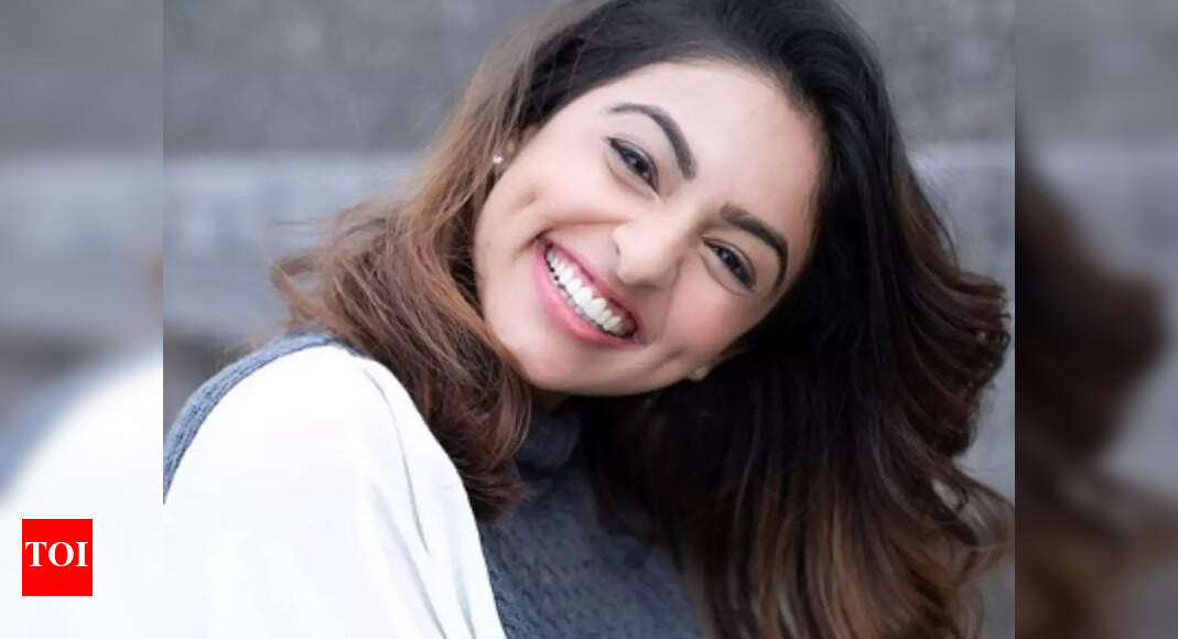 Maira Doshi clicks a mirror selfie in the gym | Gujarati Movie News ...