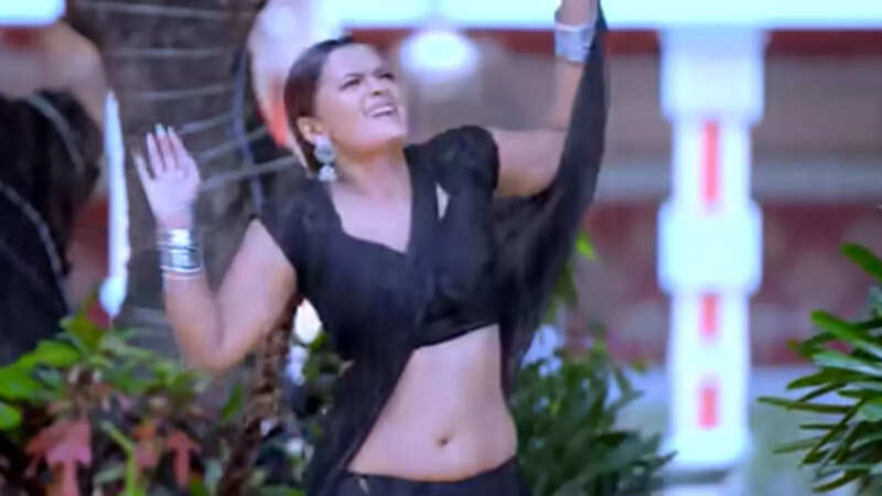 Shilpi Raj's new Bhojpuri romantic song 'Badarwa’ featuring Neelam Giri ...