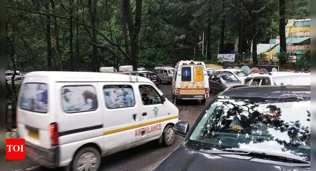 Landslides lead to severe jams on Mussoorie-Doon Rd, vehicles stuck for ...