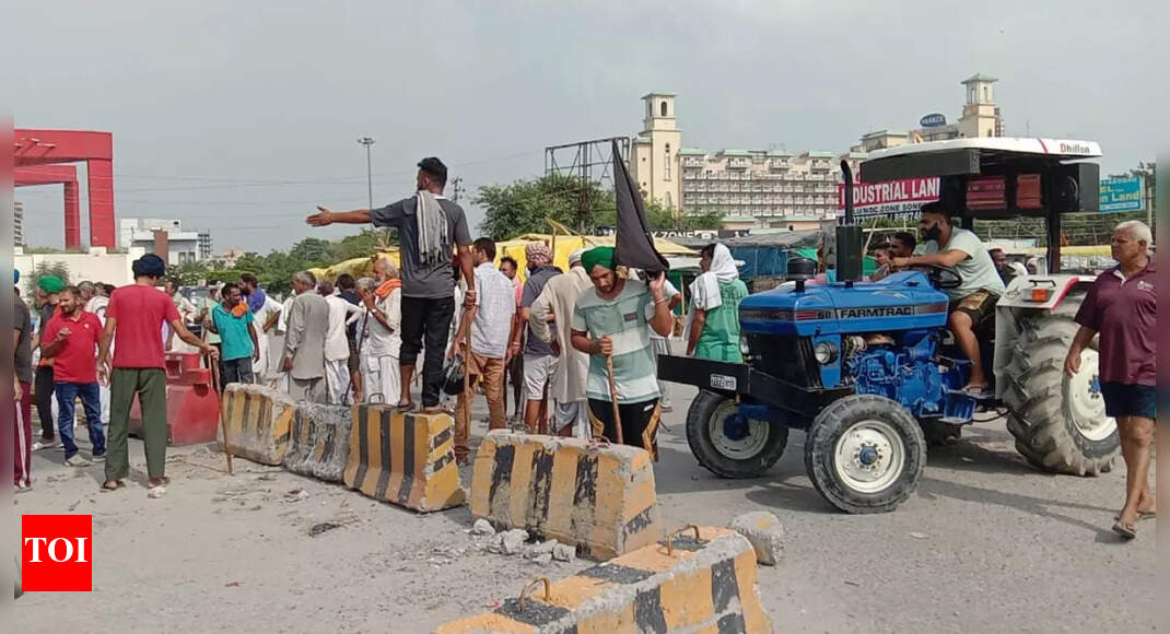 Farmers block highways in Haryana over lathicharge on farmers in Karnal ... Farmers block highways in Haryana over lathicharge on farmers in Karnal ...