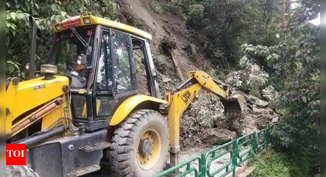 Landslides block Thandi Sadak in Nainital | Dehradun News - Times of India