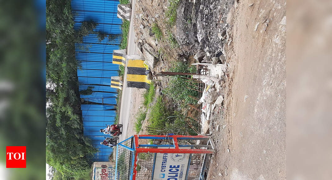 Unfinished haphazard work by GHMC at phase 13,KPHB - Times of India