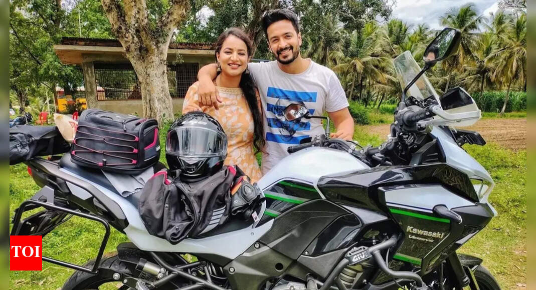 Darshak Gowda pays a visit to wife Shilpa on her show's set; says ...