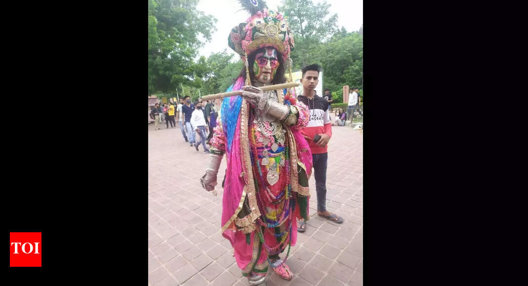 Protest after man dressed as Krishna stopped at Taj Mahal | Agra News ...