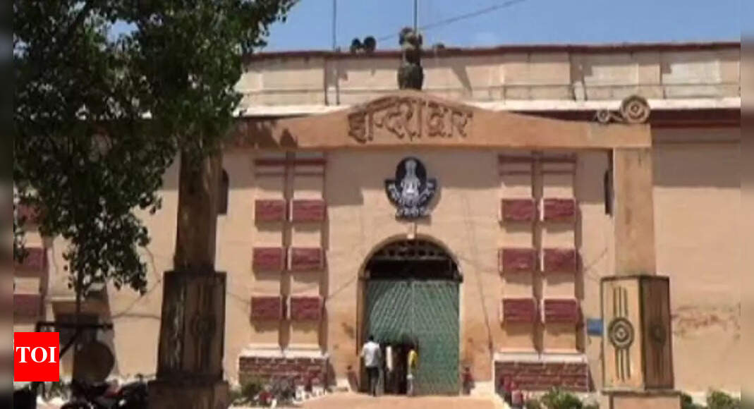 Uttar Pradesh: Naini jail inmates specialise in handloom bedsheets and ...