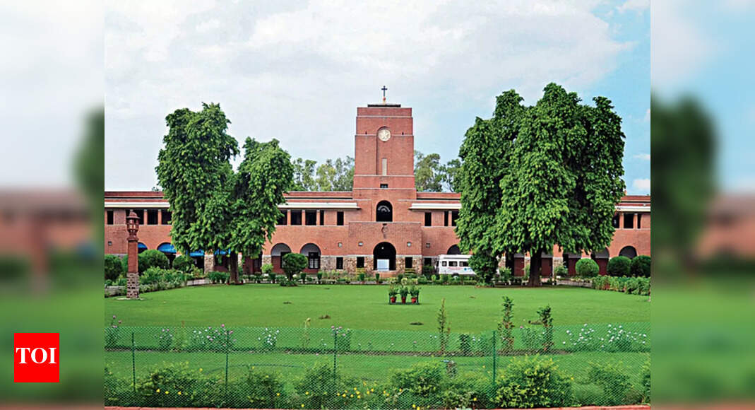 DU Reopening: DU will reopen in phased manner, safety of students top ...