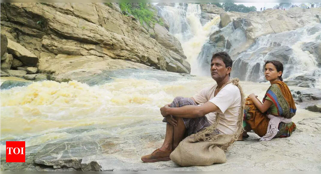 Awards galore for Goutam Ghose’s ‘Raahgir’ | Bengali Movie News - Times ...