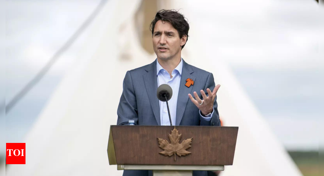 Justin Trudeau criticized for calling Canadian election in 4th wave ...