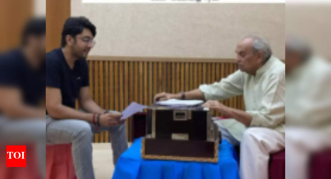 PIC! Parth Oza rehearses with legendary music composer Shri Gaurang ...