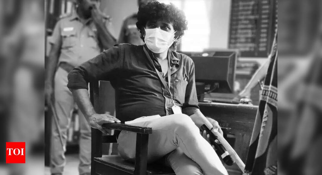 Director-actor Jagan joins the set of Suriya's 'Etharkkum Thunindhavan ...