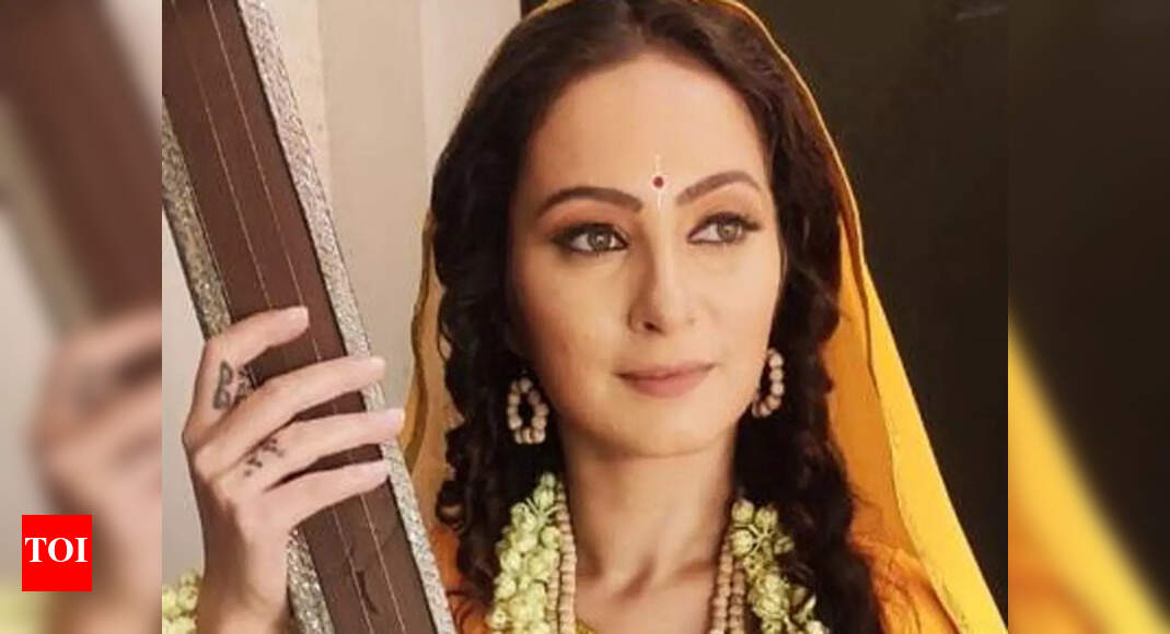 "Yellow Sari and Ektara defines Mira Bai," says Lavina Tandon from ...