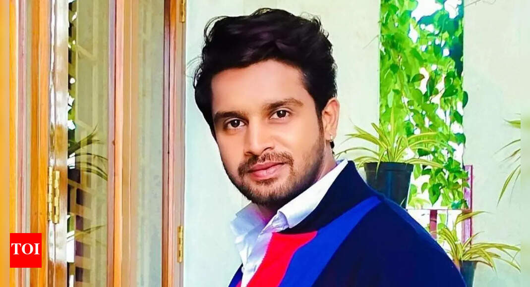 Actor Kiran Raj meets fans in Tumkur district; overwhelmed by the ...