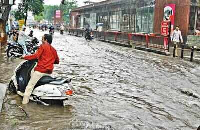 Morning downpour leads to waterlogging in Surat city | Surat News ...