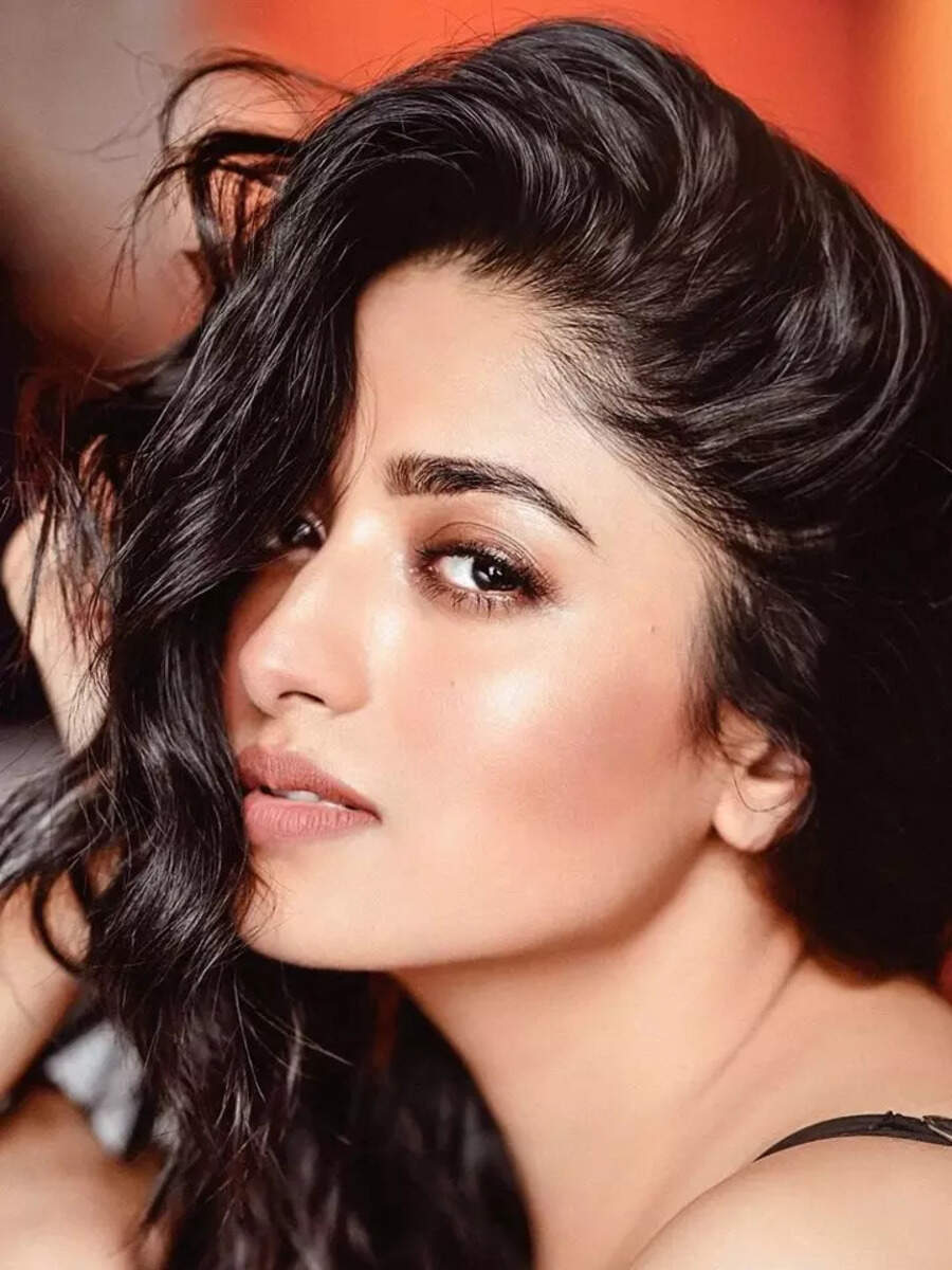 Ishaa Saha's effortlessly chic pics | Times of India