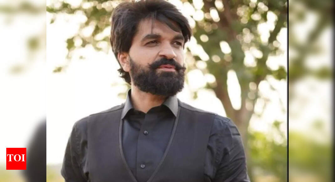 Deep Dholakia on his debut film 'Dhuandhaar': It is different from any ...