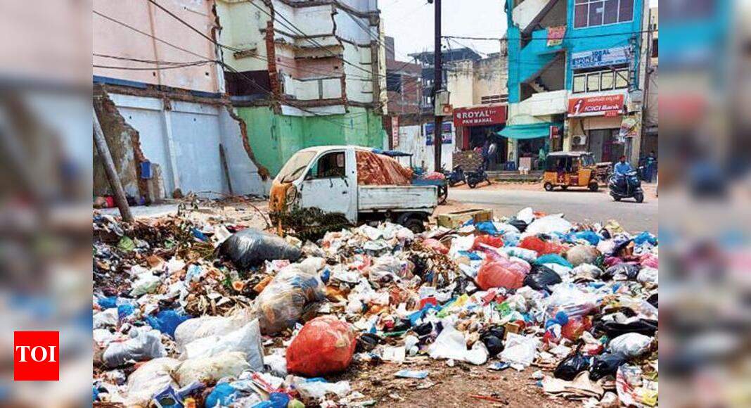 Garbage heap, overflowing drains posing risk to residents | Hyderabad ...