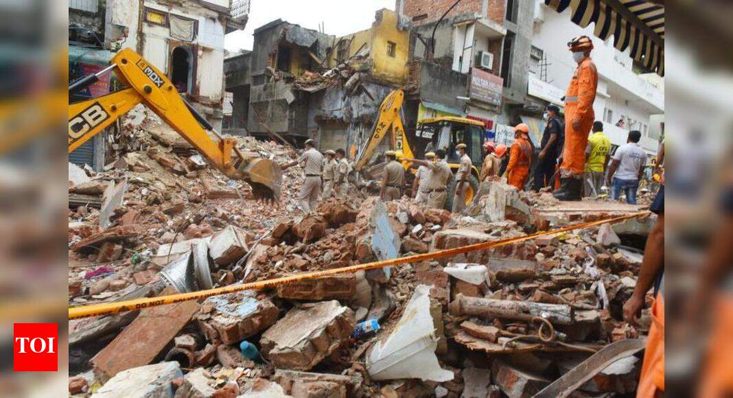 Building collapsed at Delhi's Sabzi Mandi area: Some thought it was ...