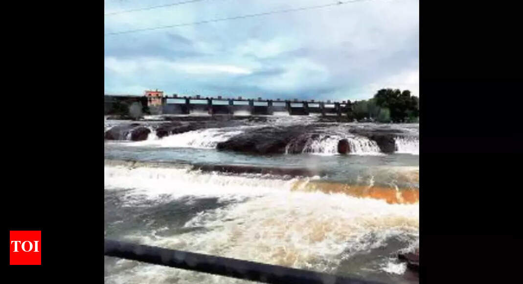 Khadakwasla: Dams catering to Pune full, discharge of water begins ...