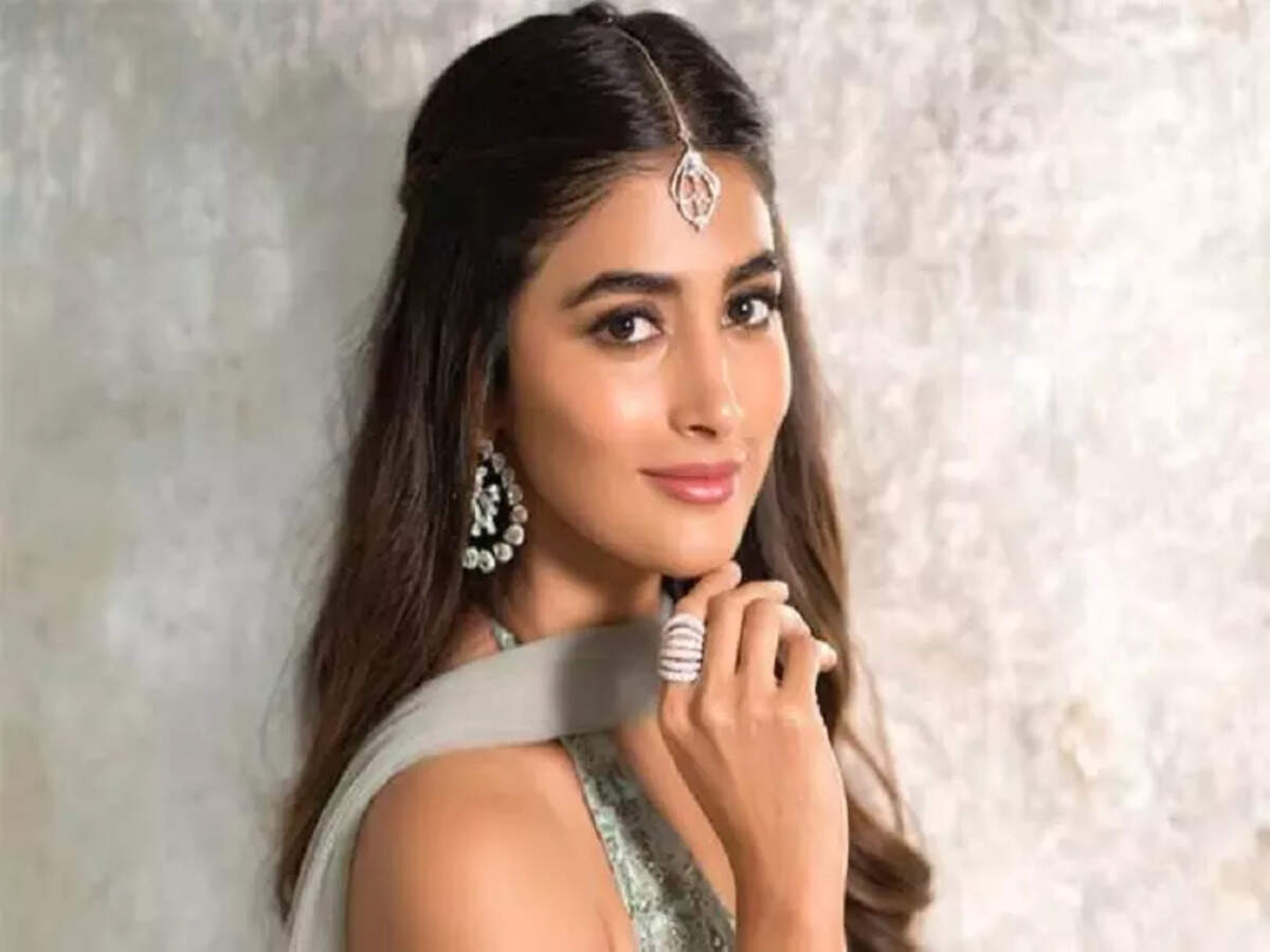 Pooja Hegde to romance with Pawan Kalyan in Bhavadeeyudu Bhagat Singh