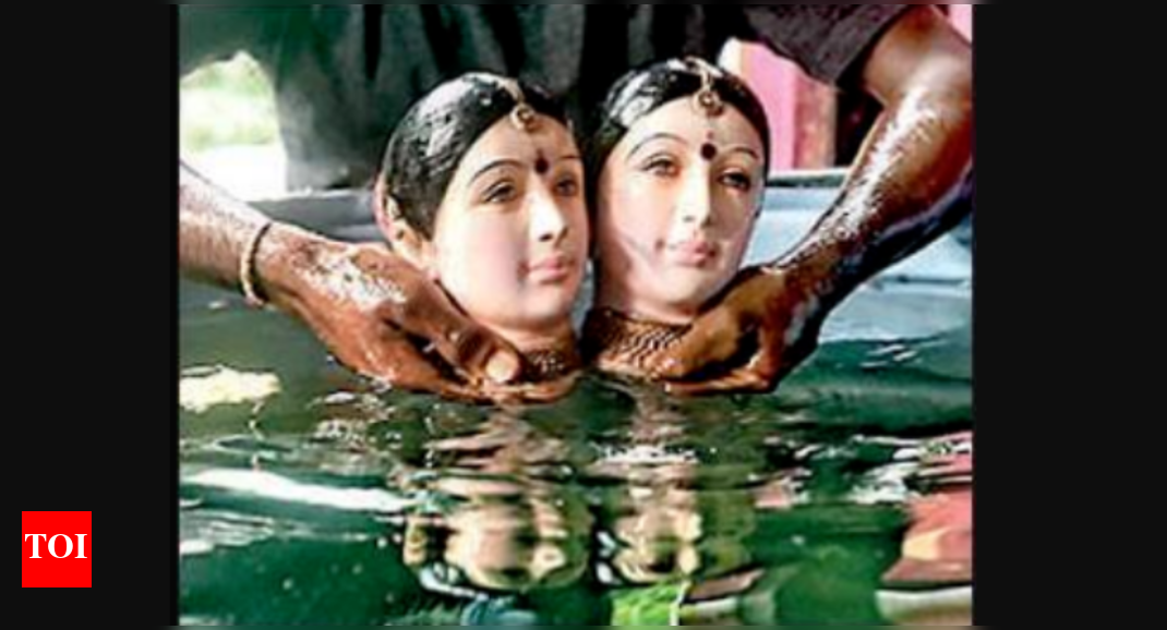 Gauri: Pune: Gauri puja & visarjan celebrated with fervour | Pune News ...