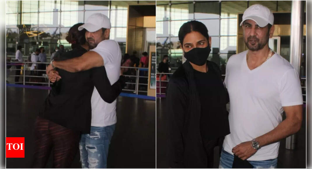 Ronit Bose Roy writes a romantic note for wife Neelam as she comes to ...