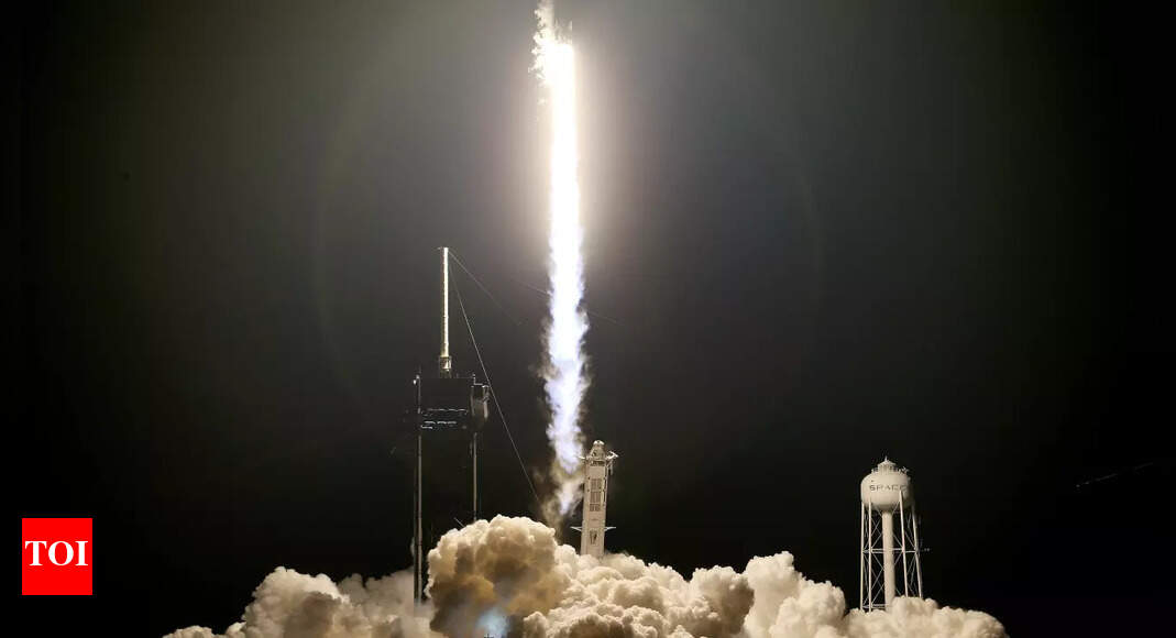 'Happy' SpaceX tourist crew spend first day whizzing around Earth ...