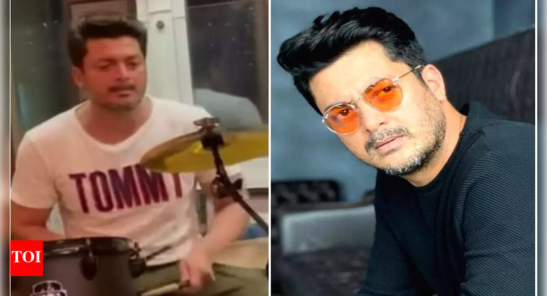 Actor and ‘Super Singer Season 3’ host Jisshu U Sengupta enjoys a ...