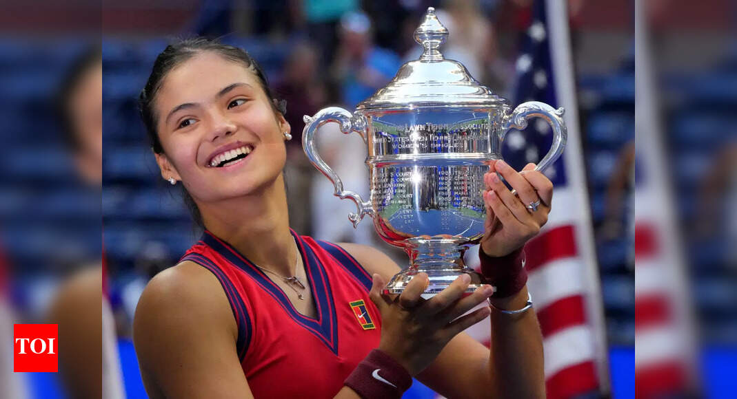 Emma Raducanu relives US Open glory on first night back home | Tennis ...