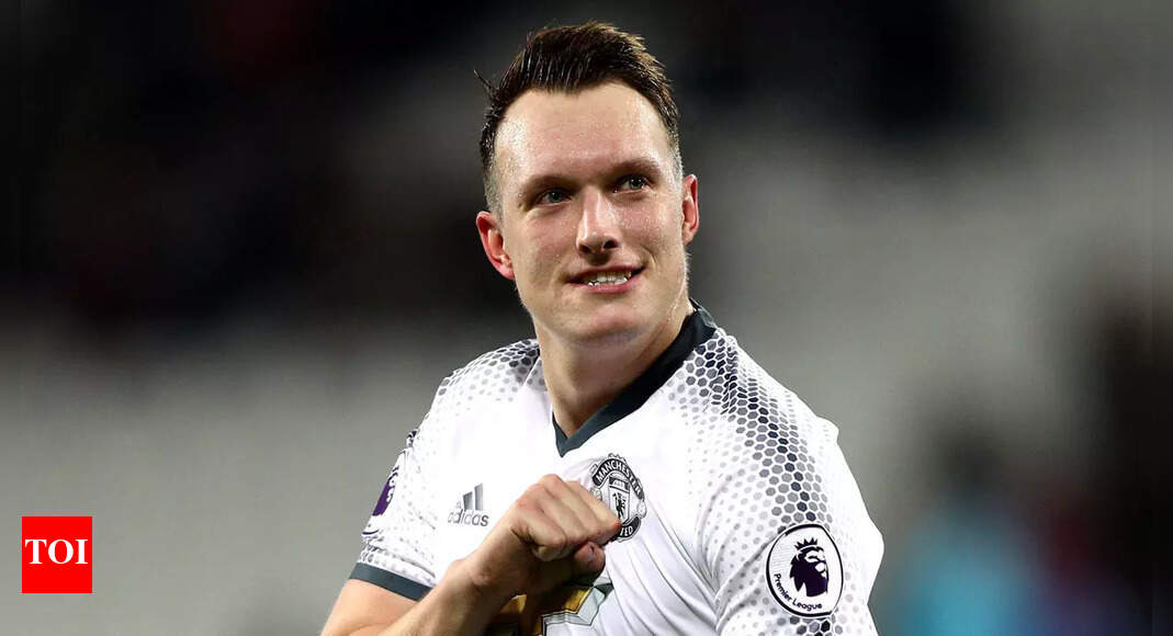 Manchester United defender Phil Jones to return after 20-month absence ...
