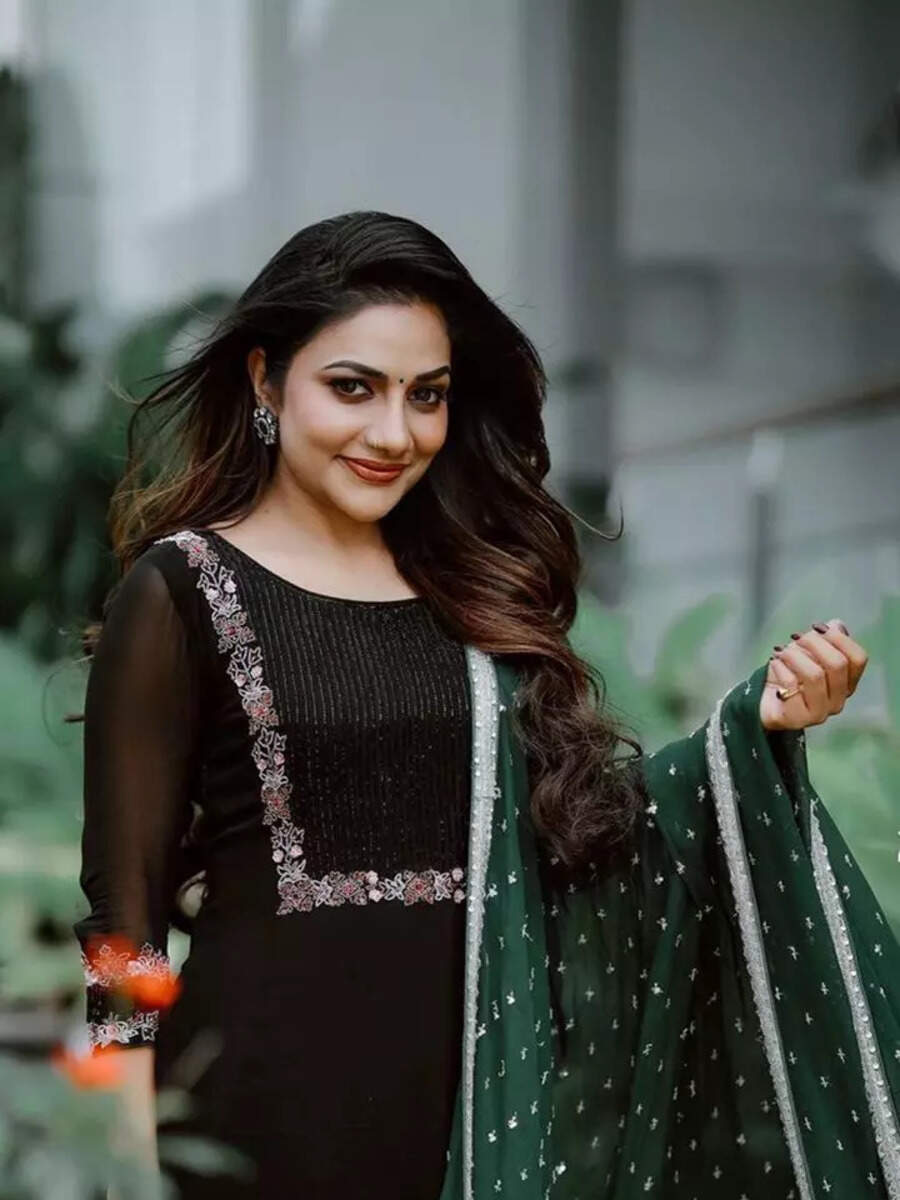 10 best looks of birthday girl Rimi Tomy | Times of India