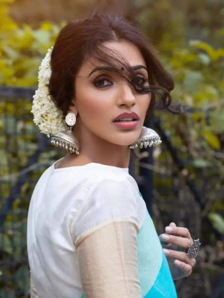 Stunning Pictures of Akshara Gowda | Times of India