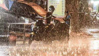 Delhi Rain: Late rain brings Delhi ever closer to 1944 record | Delhi ...