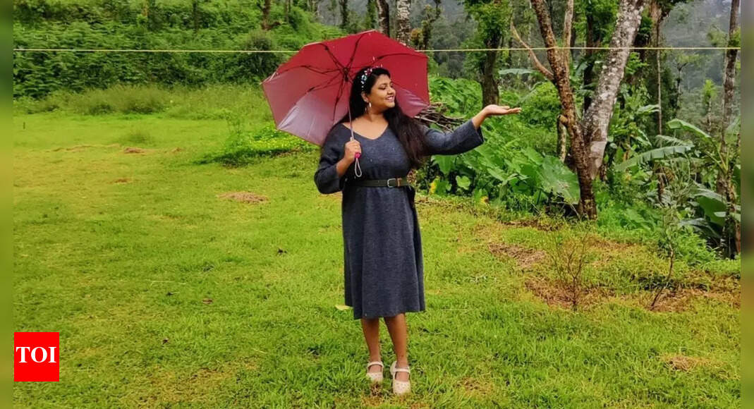 Varshitha Seni: Actress Varshitha Seni enjoys a romantic gateway with ...