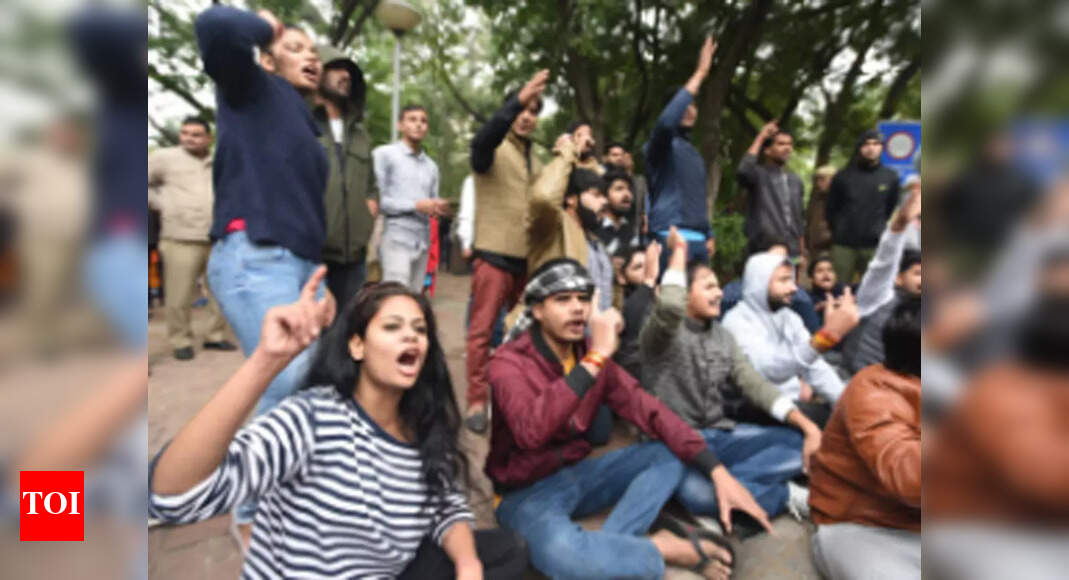 AMU students protest against arrest of Islamic scholar Siddiqui in ...