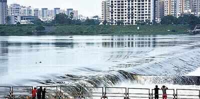 1.75 lakh cusecs water released from Ukai | Surat News - Times of India
