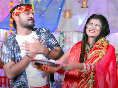 Navratri 2021: Arvind Akela Kallu drops a special song 'Mantar Bajaveli Mobile Se' | Bhojpuri ...