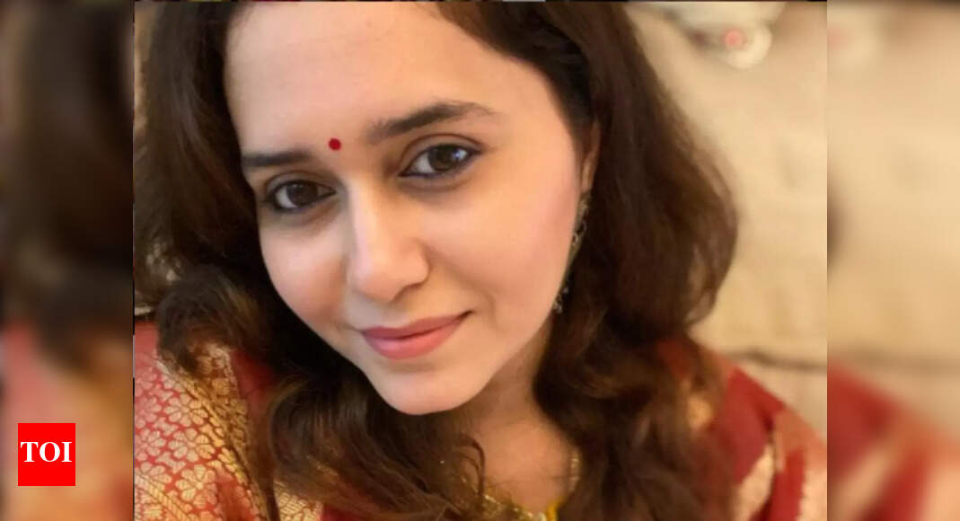 This Navratri Priya Saraiya collaborates with Jigardan Gadhavi ...