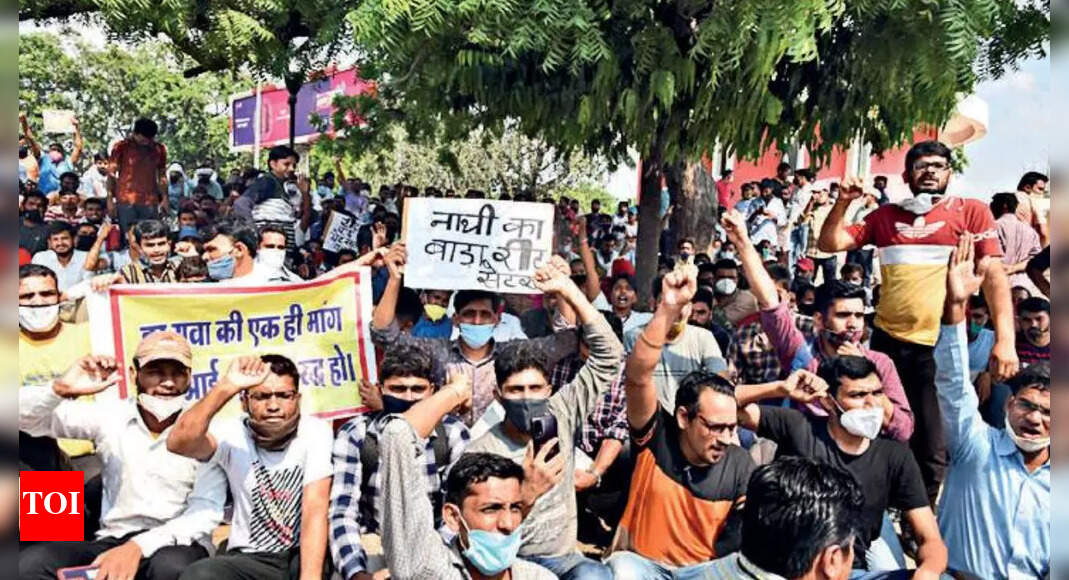 Police lathi charge ABVP members demanding Rajasthan education minister ...