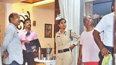 Dariyani: Indore: EOW raids T&CP official’s houses, assets worth crores unearthed | Indore News ...