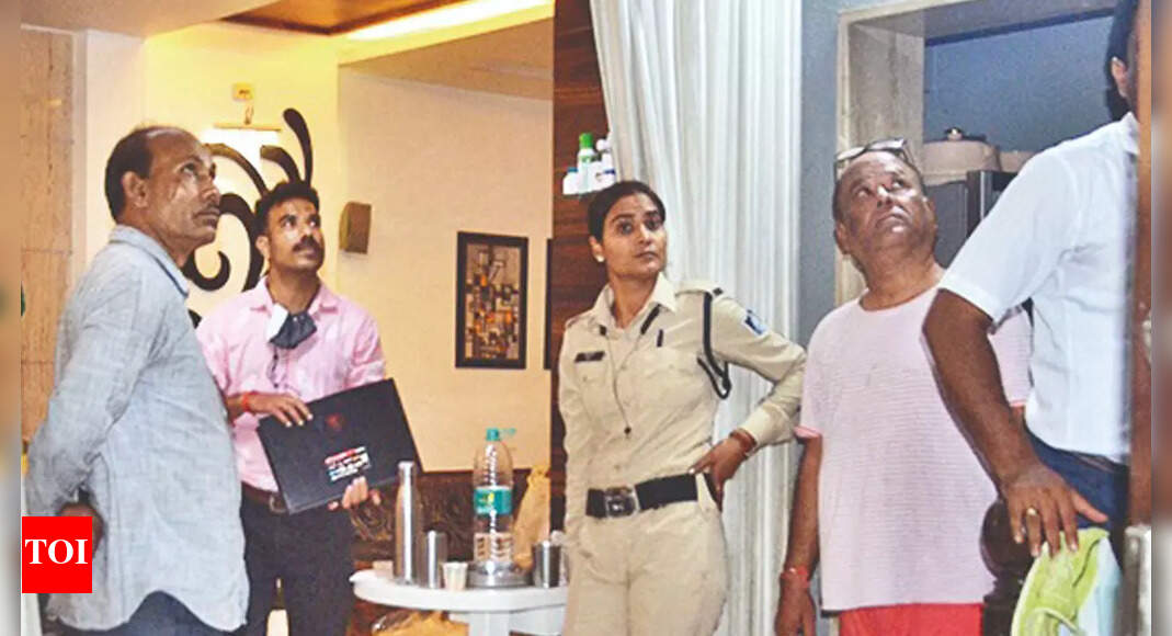 Dariyani: Indore: EOW raids T&CP official’s houses, assets worth crores unearthed | Indore News ...