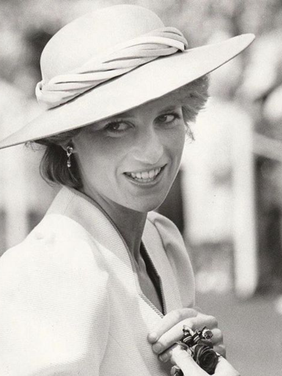 8 postage stamps with Princess Diana's iconic looks | Times of India