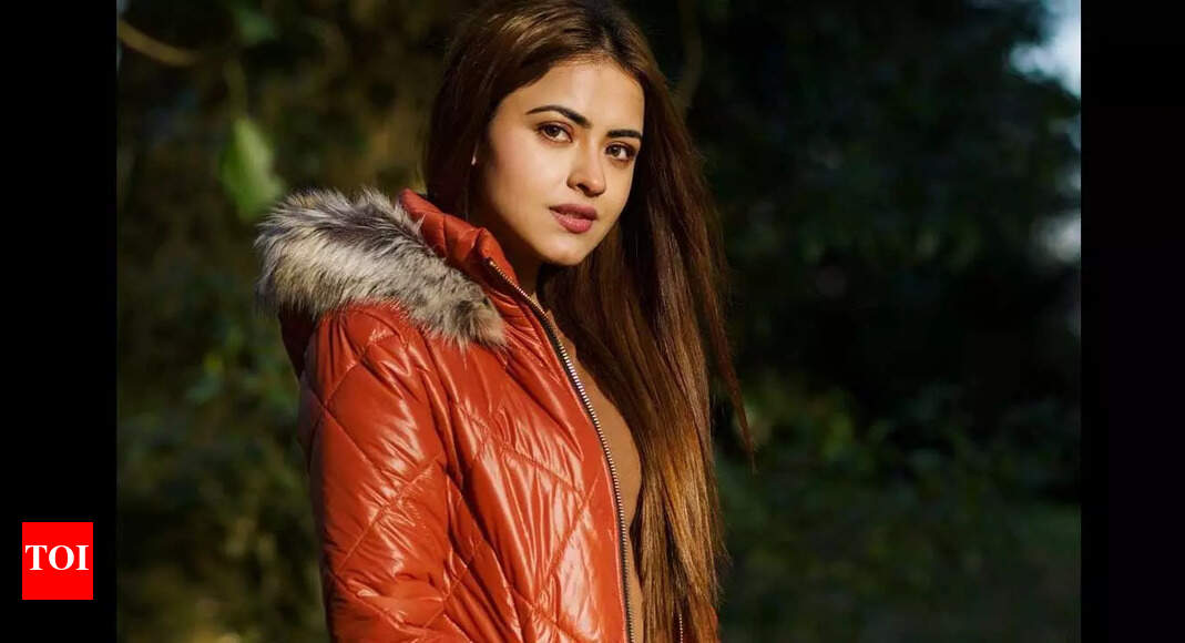 Simi Chahal a.k.a Savvy from 'Chal Mera Putt 3' invites her Instafam ...