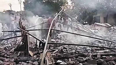 4 dead, four critical as explosion rips firecracker unit in UP | Meerut ...